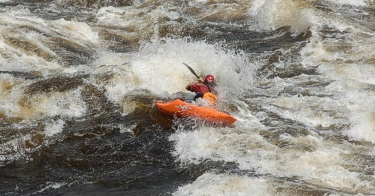 Riding through wave trains | Paddling.com